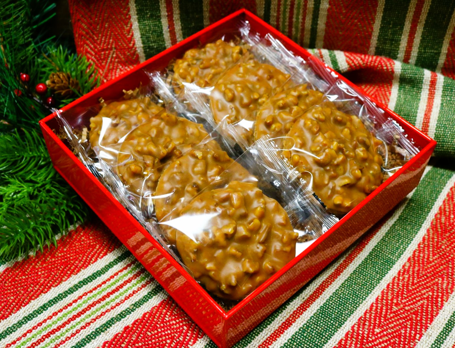 Charleston Southern Pecan Praline Gift Box, 1lb - Charleston Specialty ...